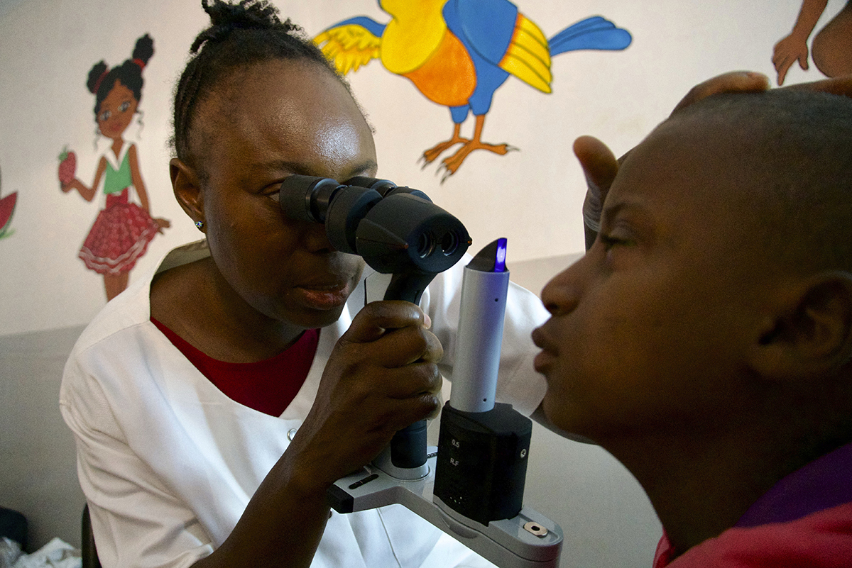 She Helps Kids See in Burkina Faso | God's World News