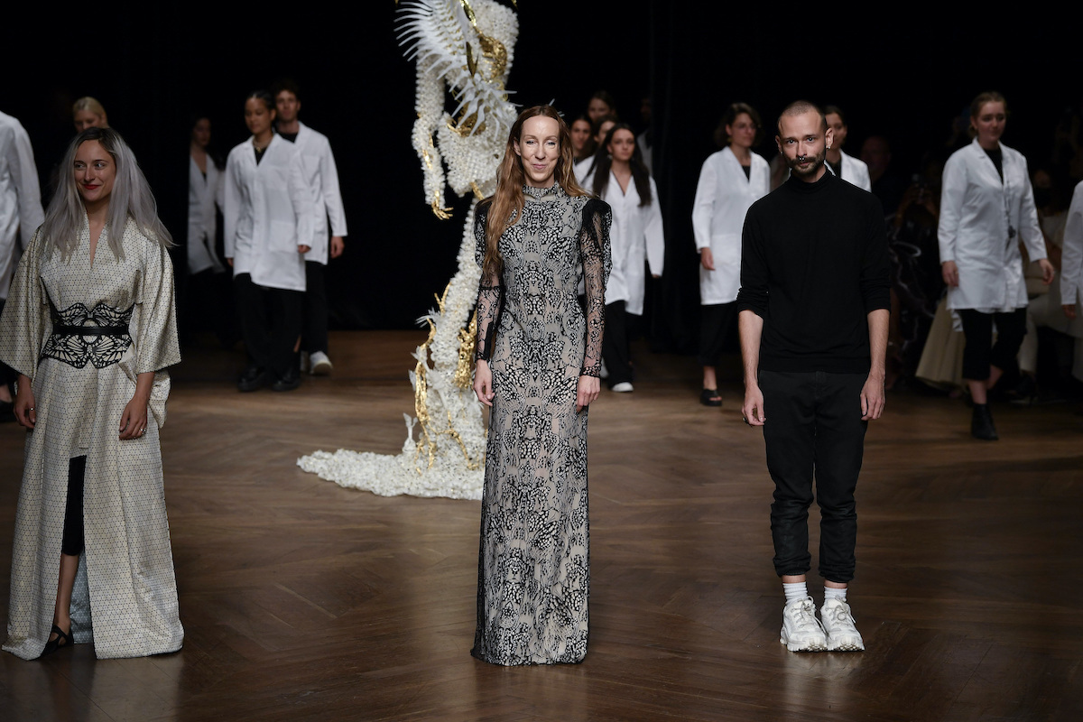 Algae Light Up the Runway | God's World News