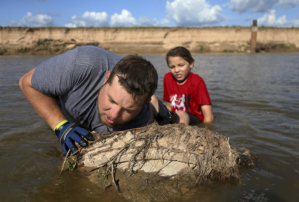 Oklahoma River Monster Tamers | God's World News