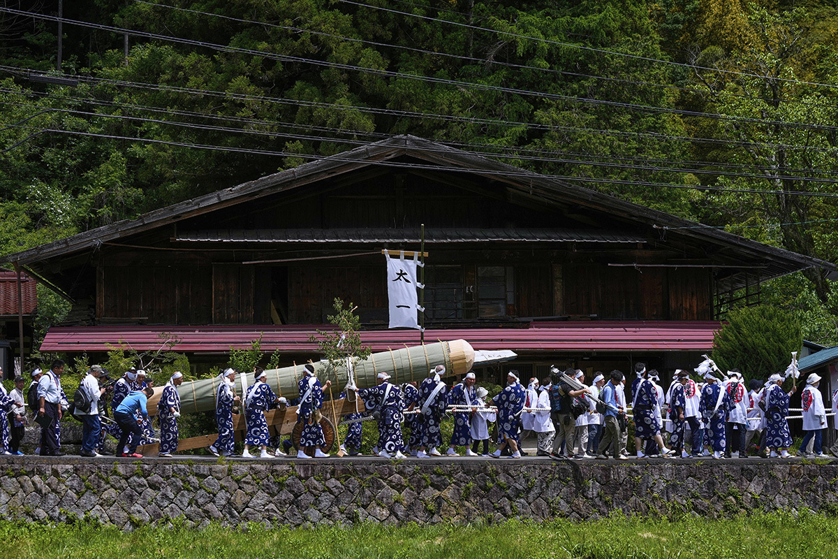 Shinto Shrine Construction Constantly Cycles | God's World News