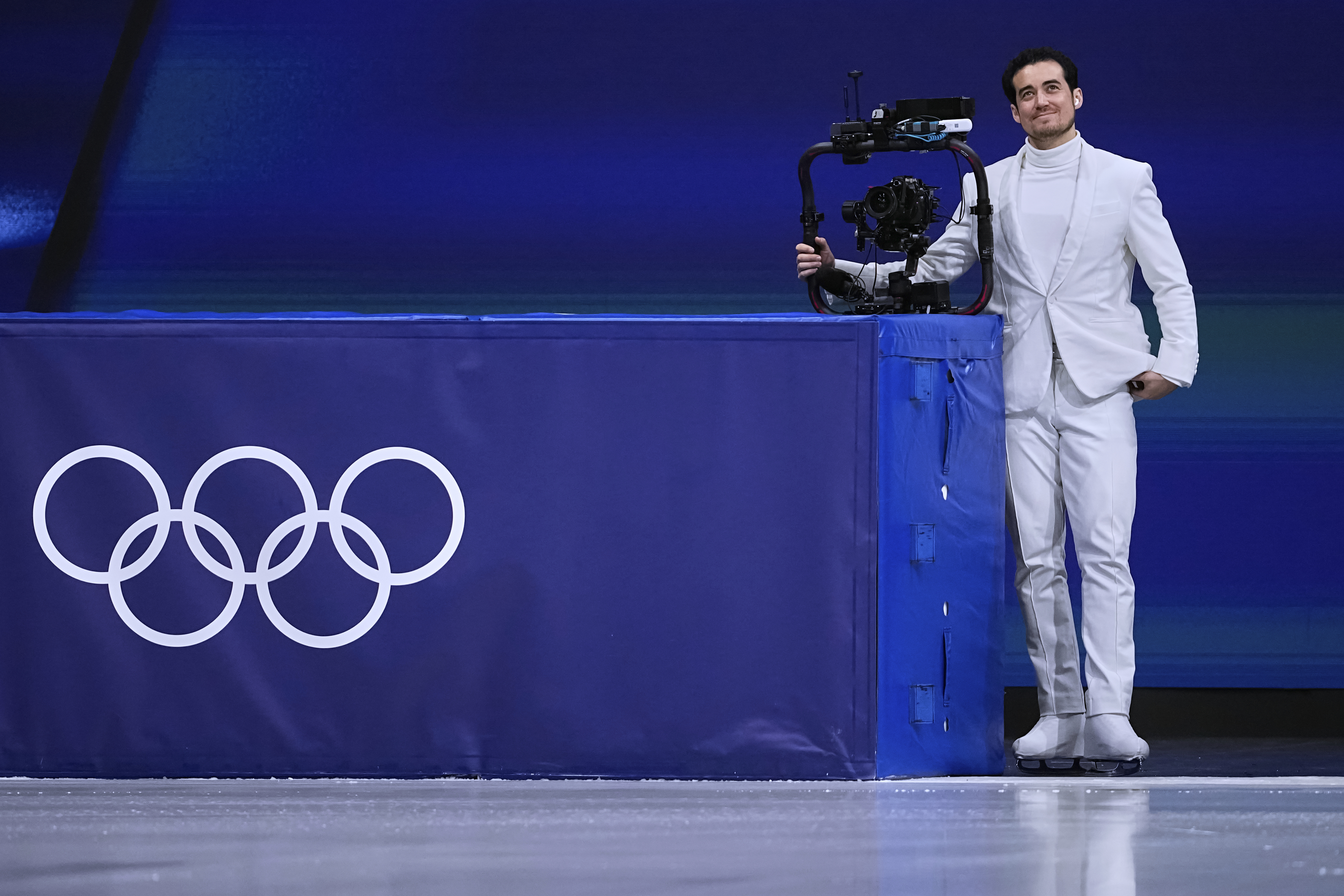 Cameraman Takes to the Ice | God's World News