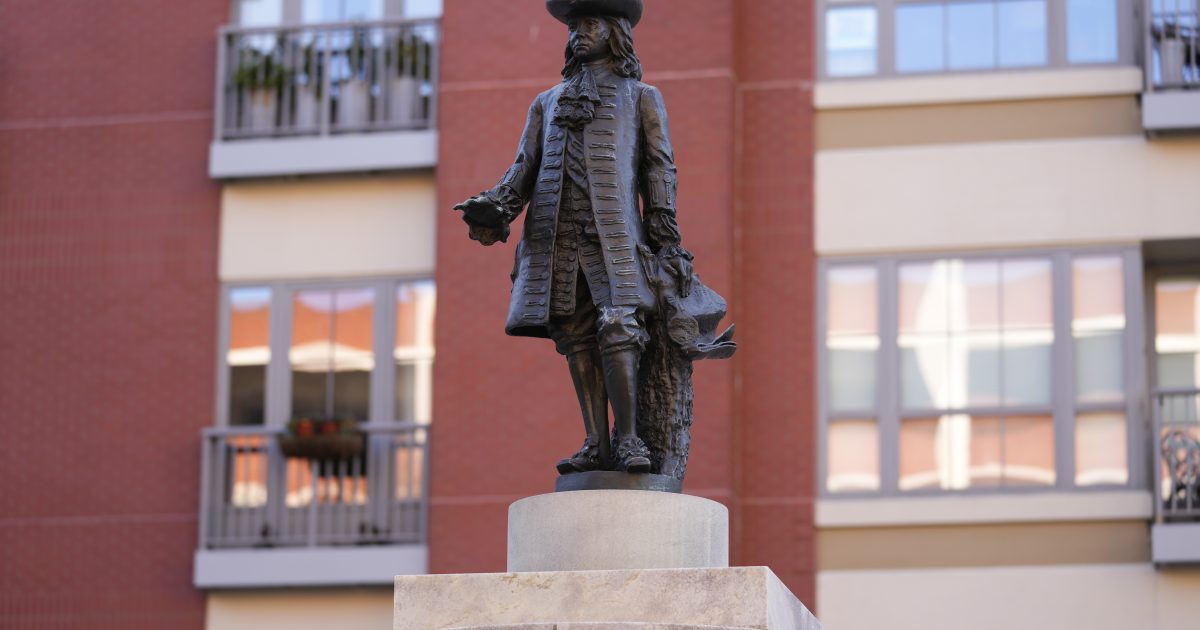 The State and the Statue | God's World News