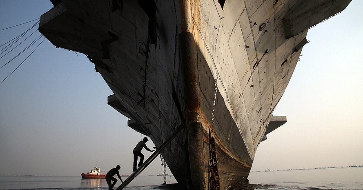 Breaking Ships on Shore | God's World News