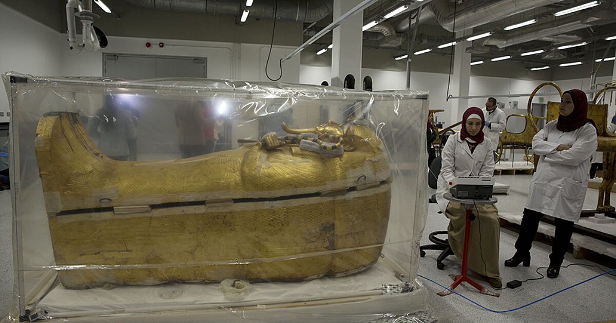 A Coffin Refitted for a King | God's World News