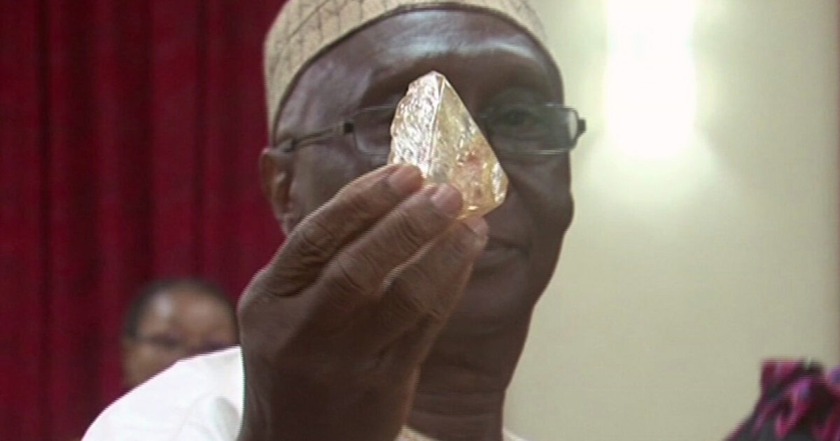 Pastor Finds Huge Diamond | God's World News