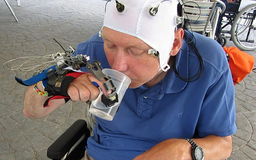 Researchers Develop Robotic Hands | God's World News