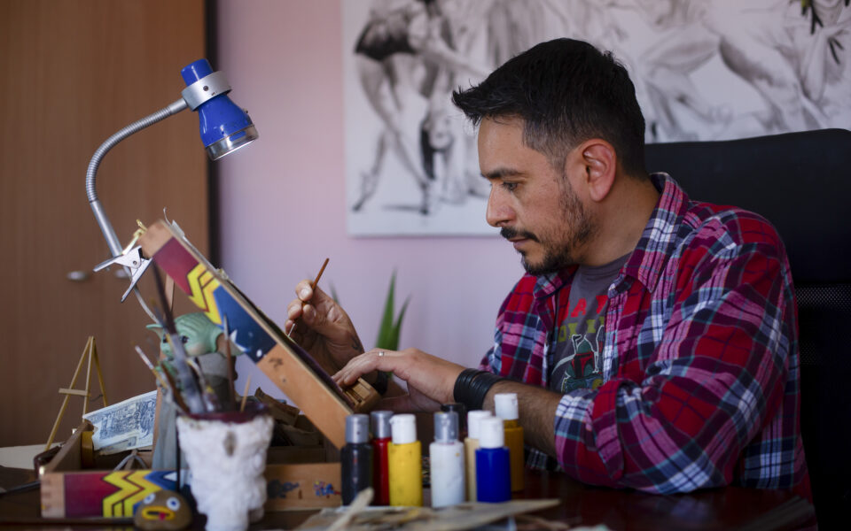 Painting on Pesos | God's World News