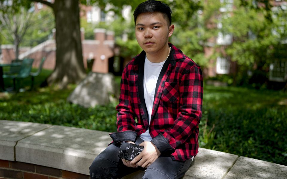 Teens Weigh in on Social Media | God's World News