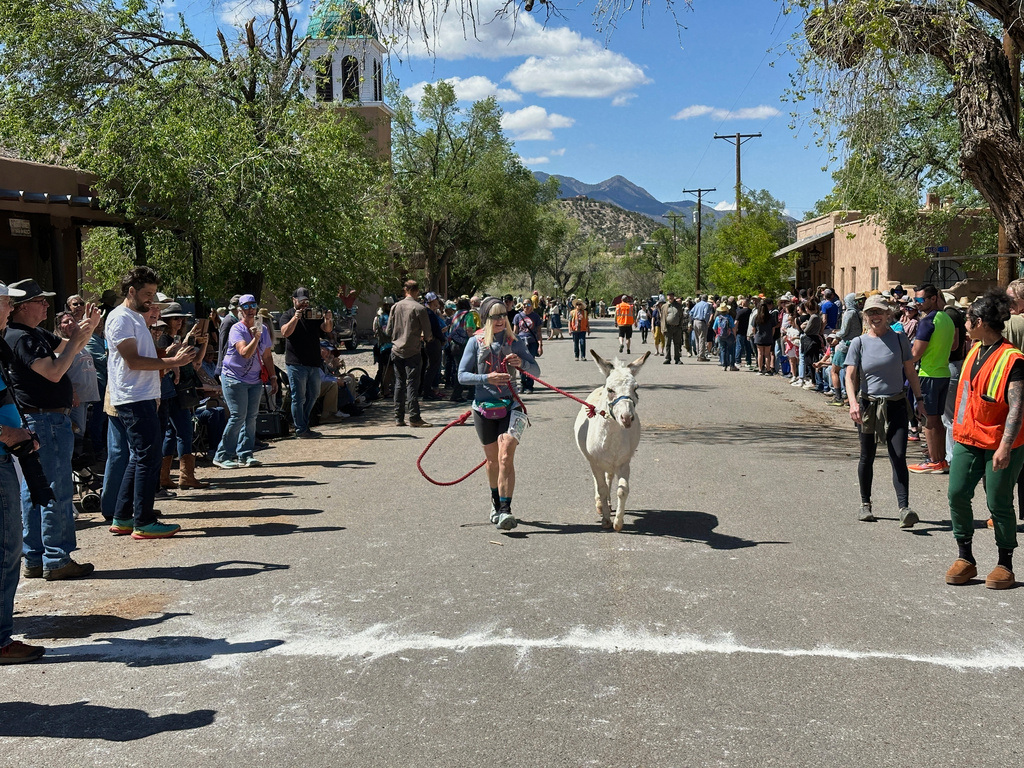 Human-Burro Race Teams Compete | God's World News