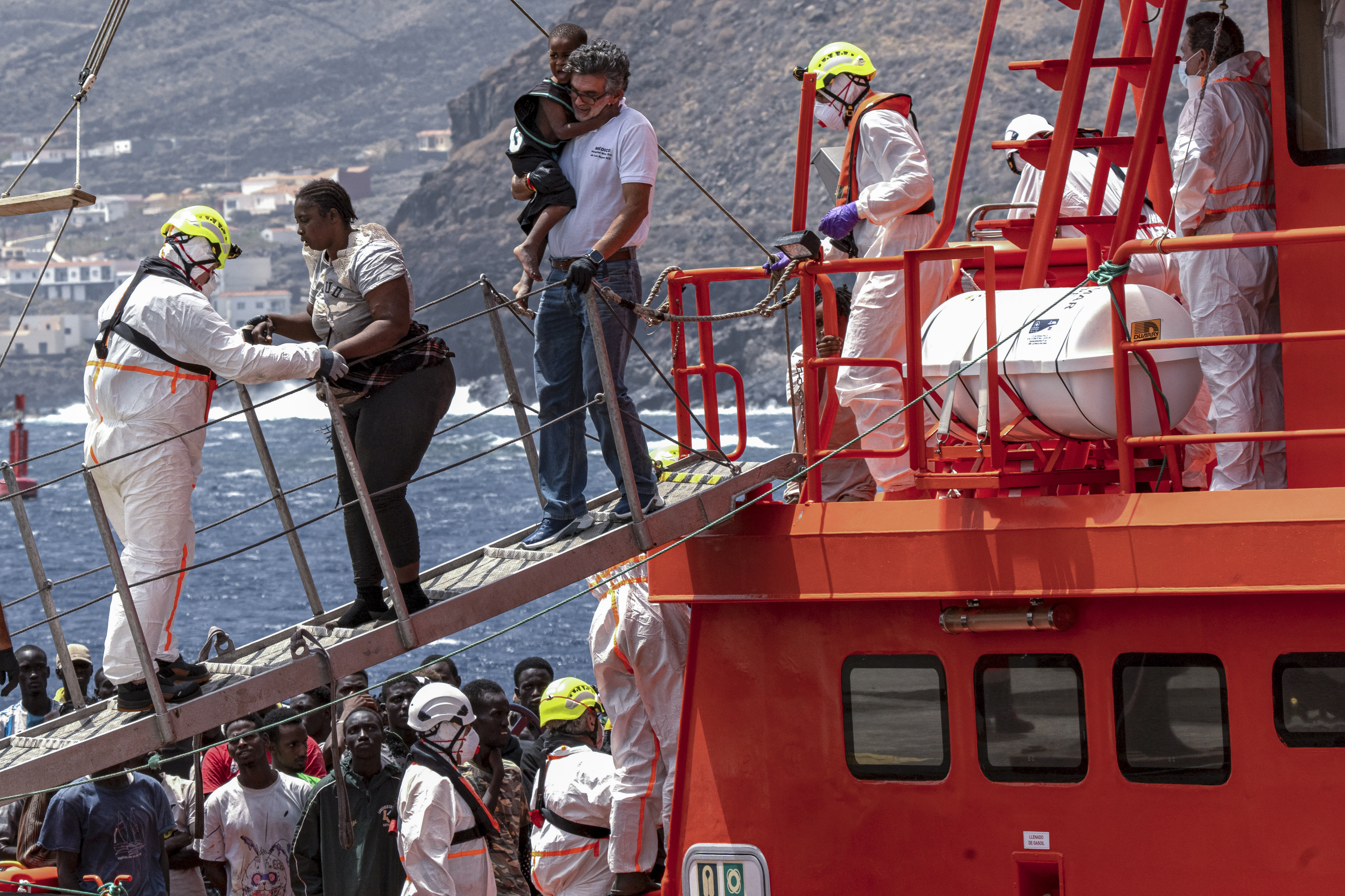 Spain Offers Immigration Amnesty | God's World News