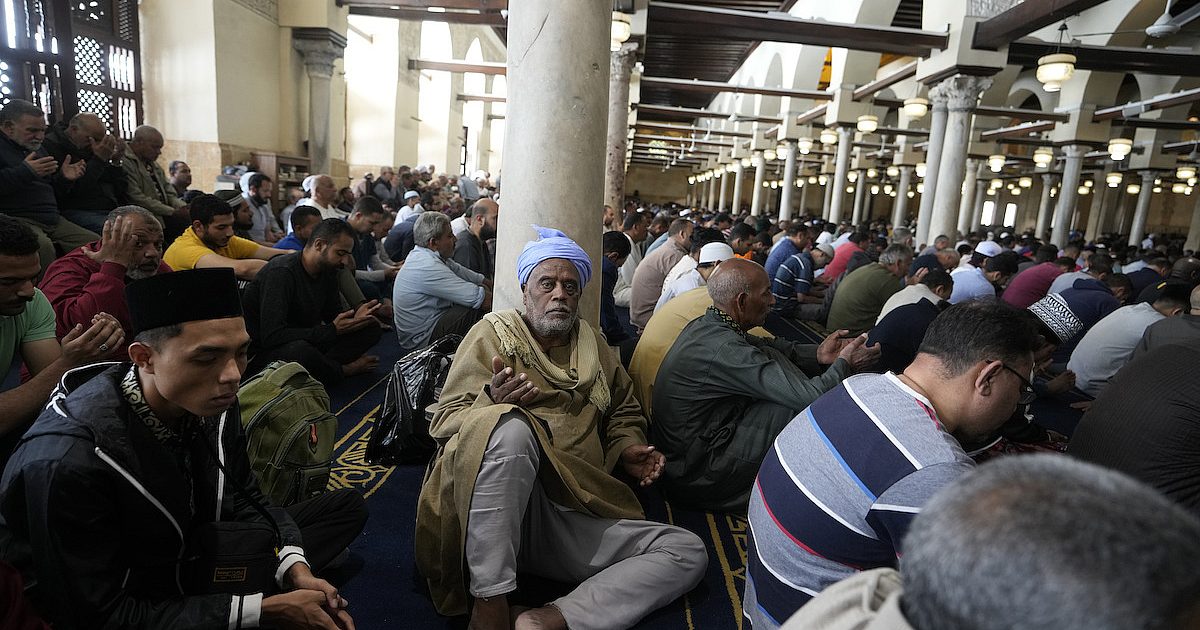 Muslims Celebrate Ramadan | God's World News