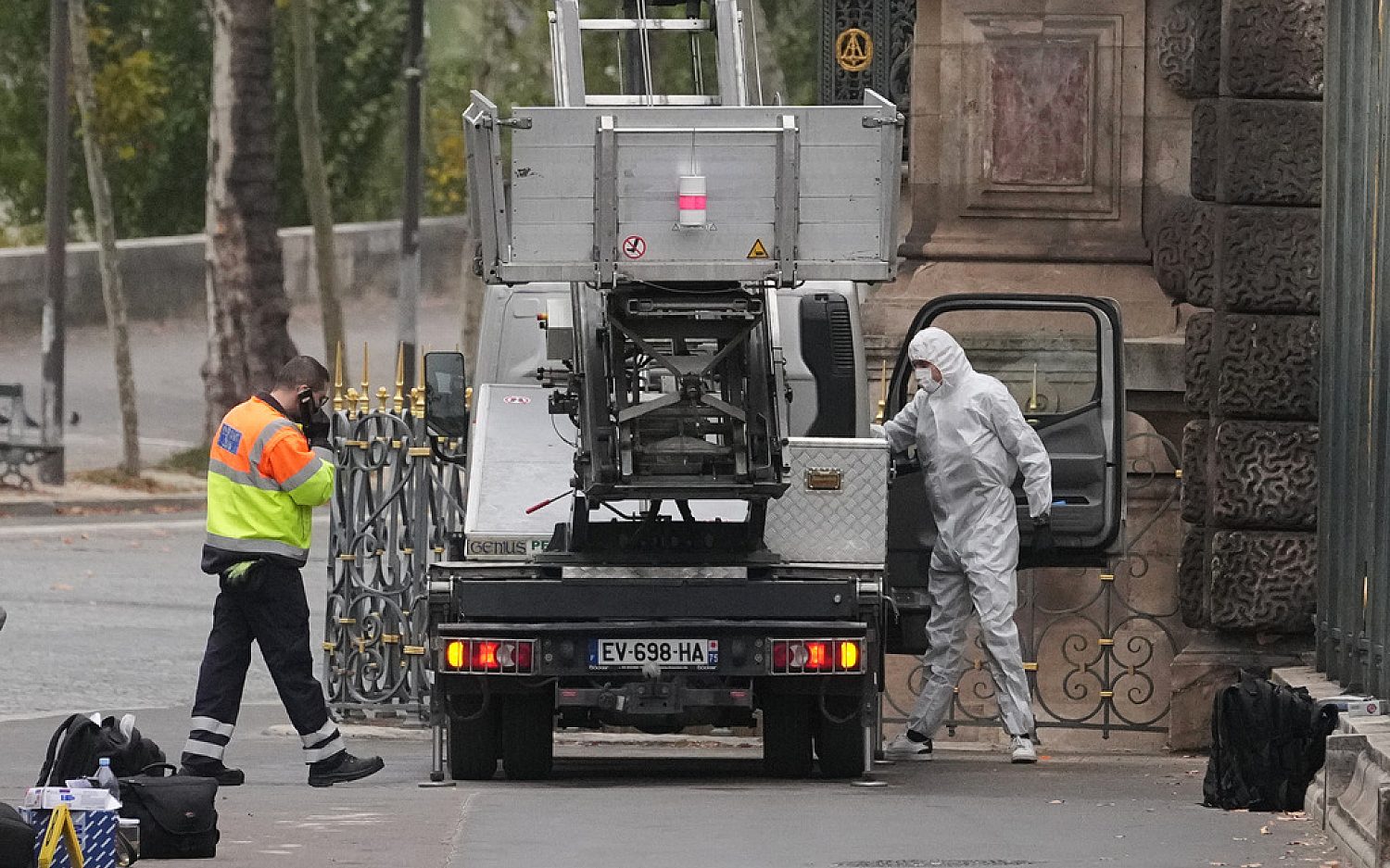 Jewel Heist in Paris | God's World News