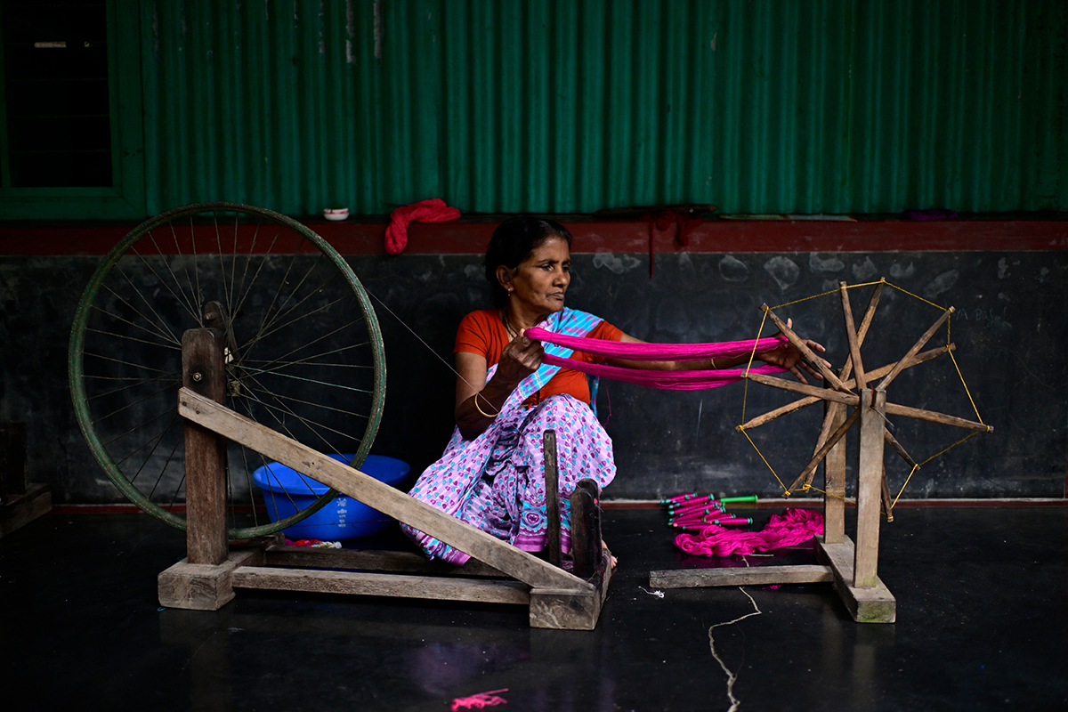 Weaving Art To Wear | God's World News