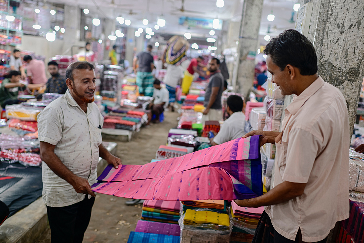 Weaving Art To Wear | God's World News
